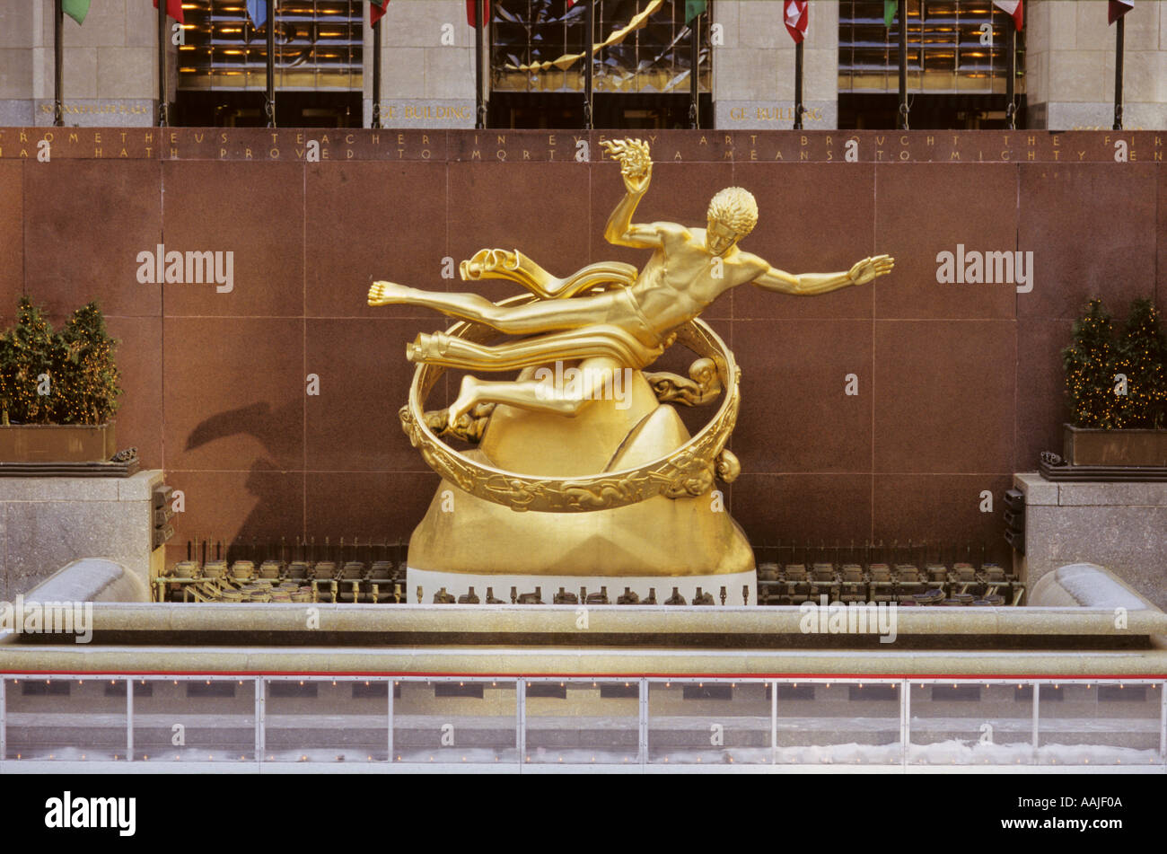 the Rockrfeller centre 30 Rockefeller Plaza Golden Statue New York City ...