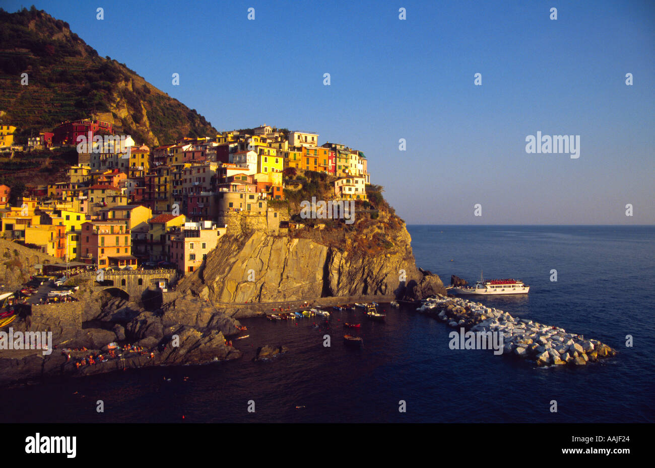 Cinque terra hi-res stock photography and images - Alamy