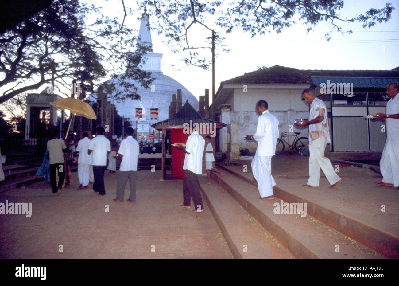 Worshippers file into the 2 000 year old Ruvanvelisaya dagoba at ...