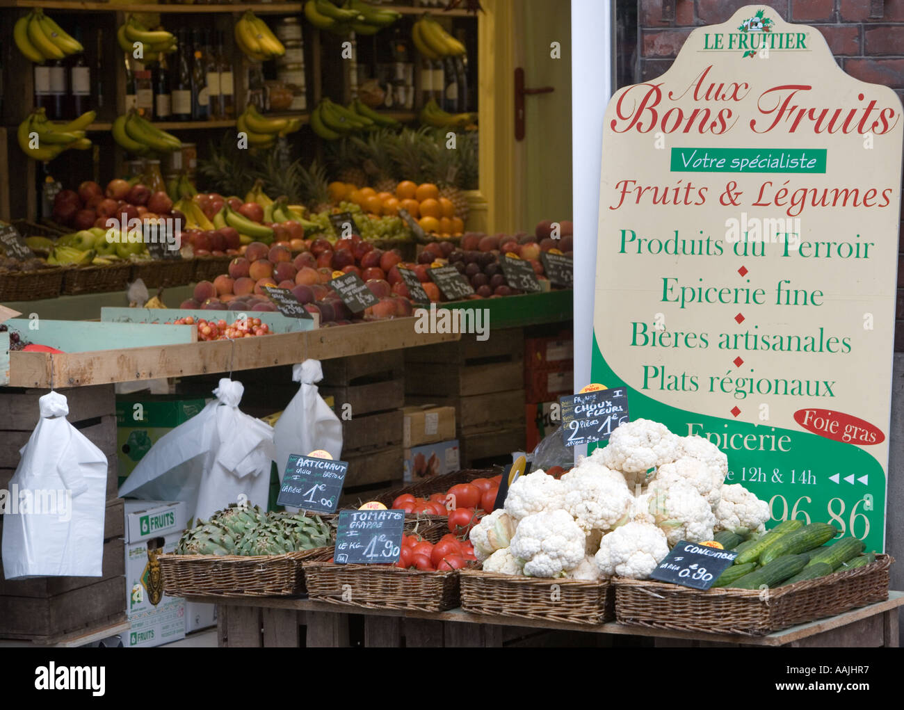 Green grocers shop hi-res stock photography and images - Alamy