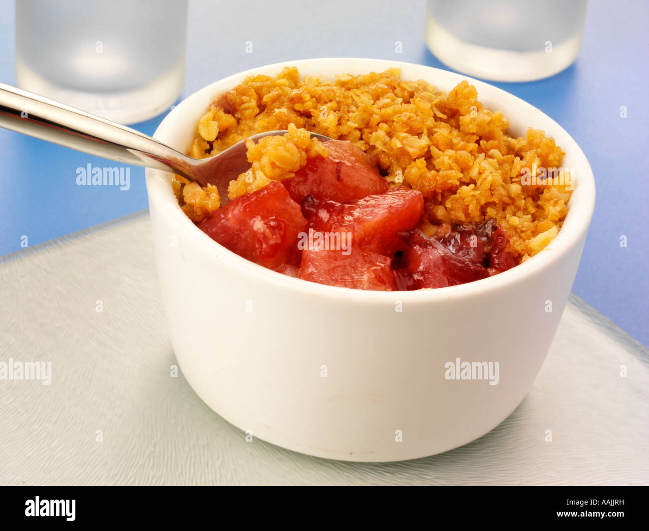 Baked pear with crumble topping hi-res stock photography and images - Alamy