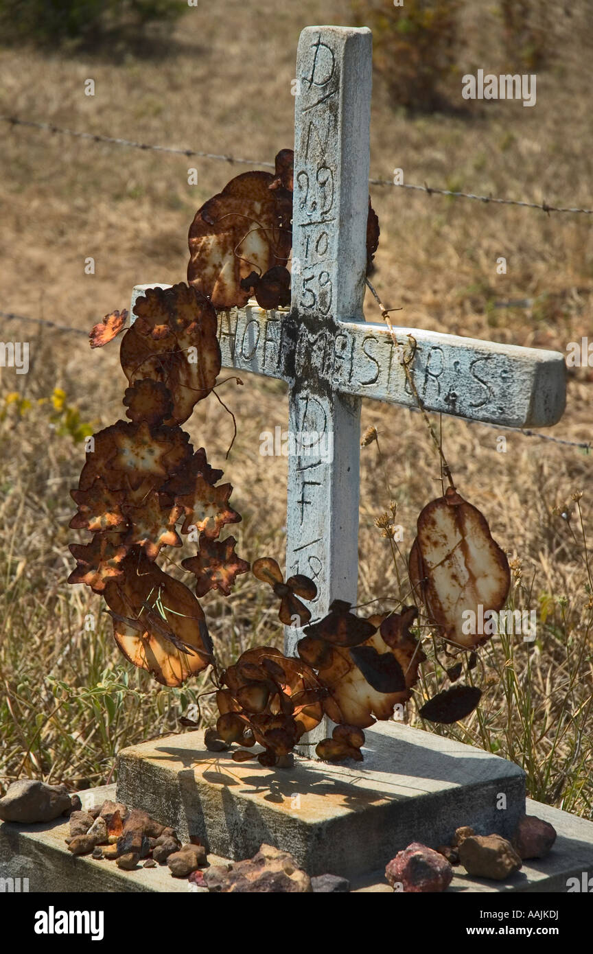 Roadside memorial cross flower hi-res stock photography and images - Alamy