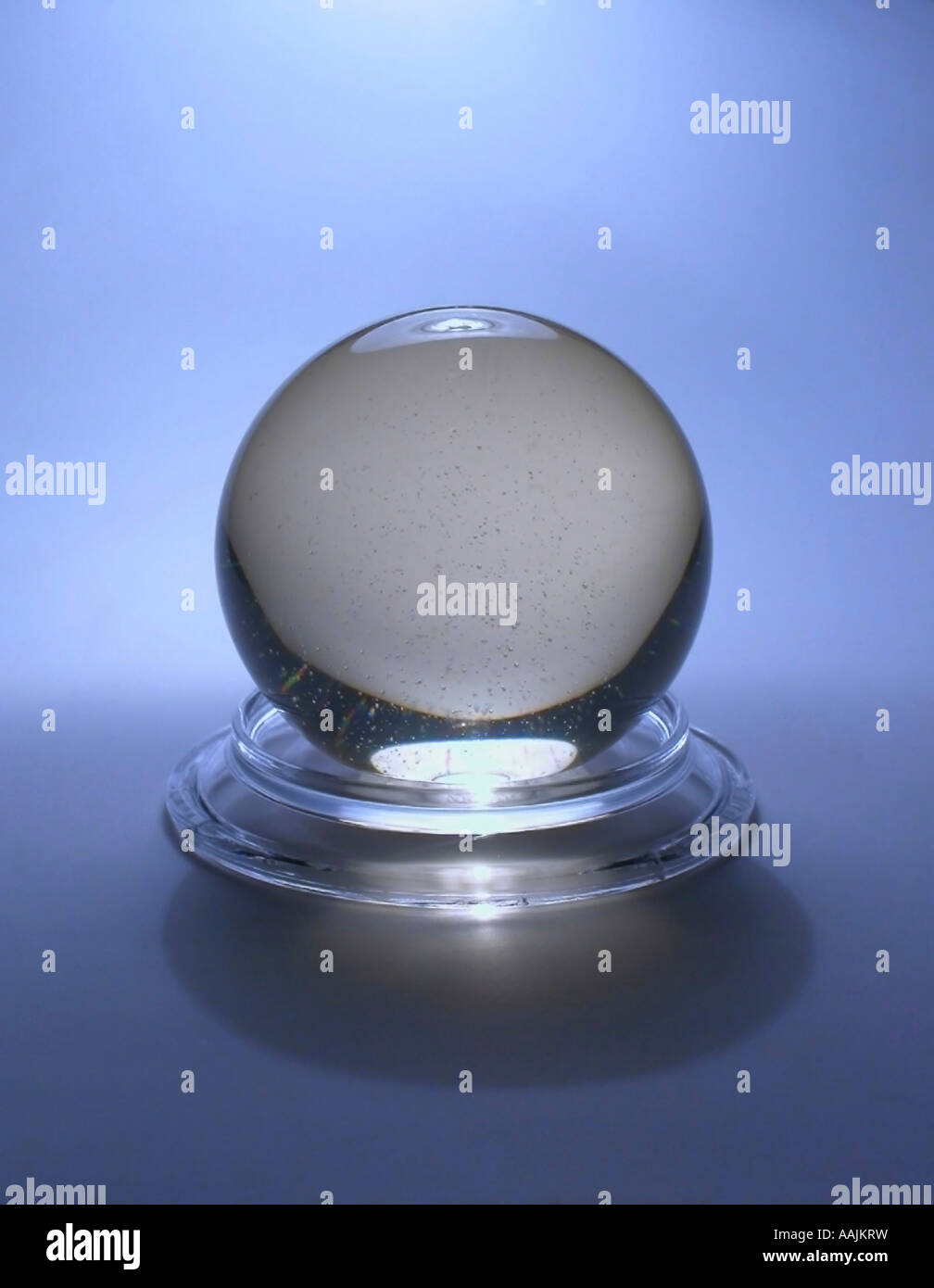 Crystal ball stand hi-res stock photography and images - Alamy