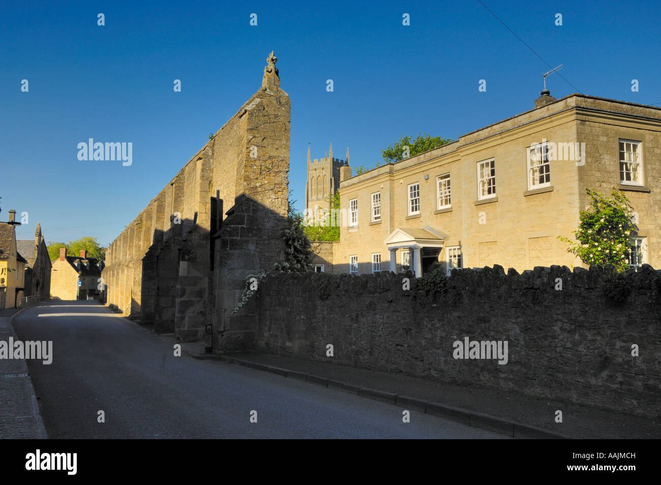 The stone precinct wall of the Abbey at Bruton, Somerset, England Stock ...