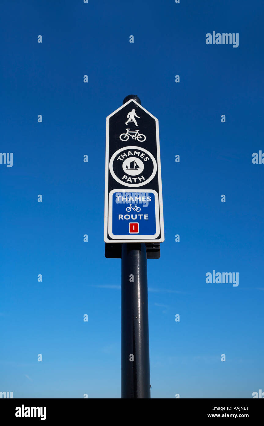 Thames path sign hi-res stock photography and images - Alamy