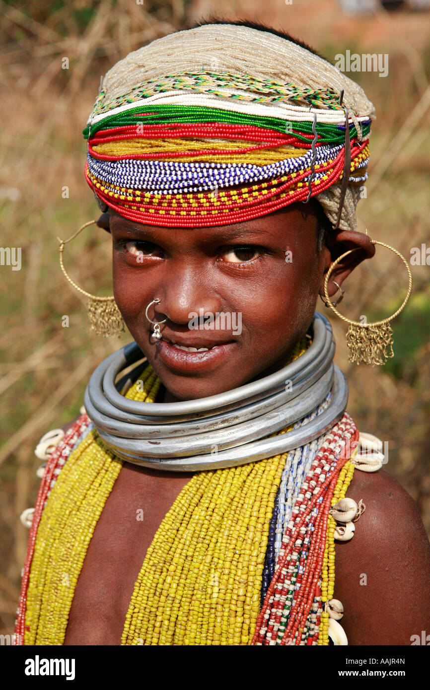 Bonda girl on the road to Onukudelli market, Orissa, India Stock Photo ...