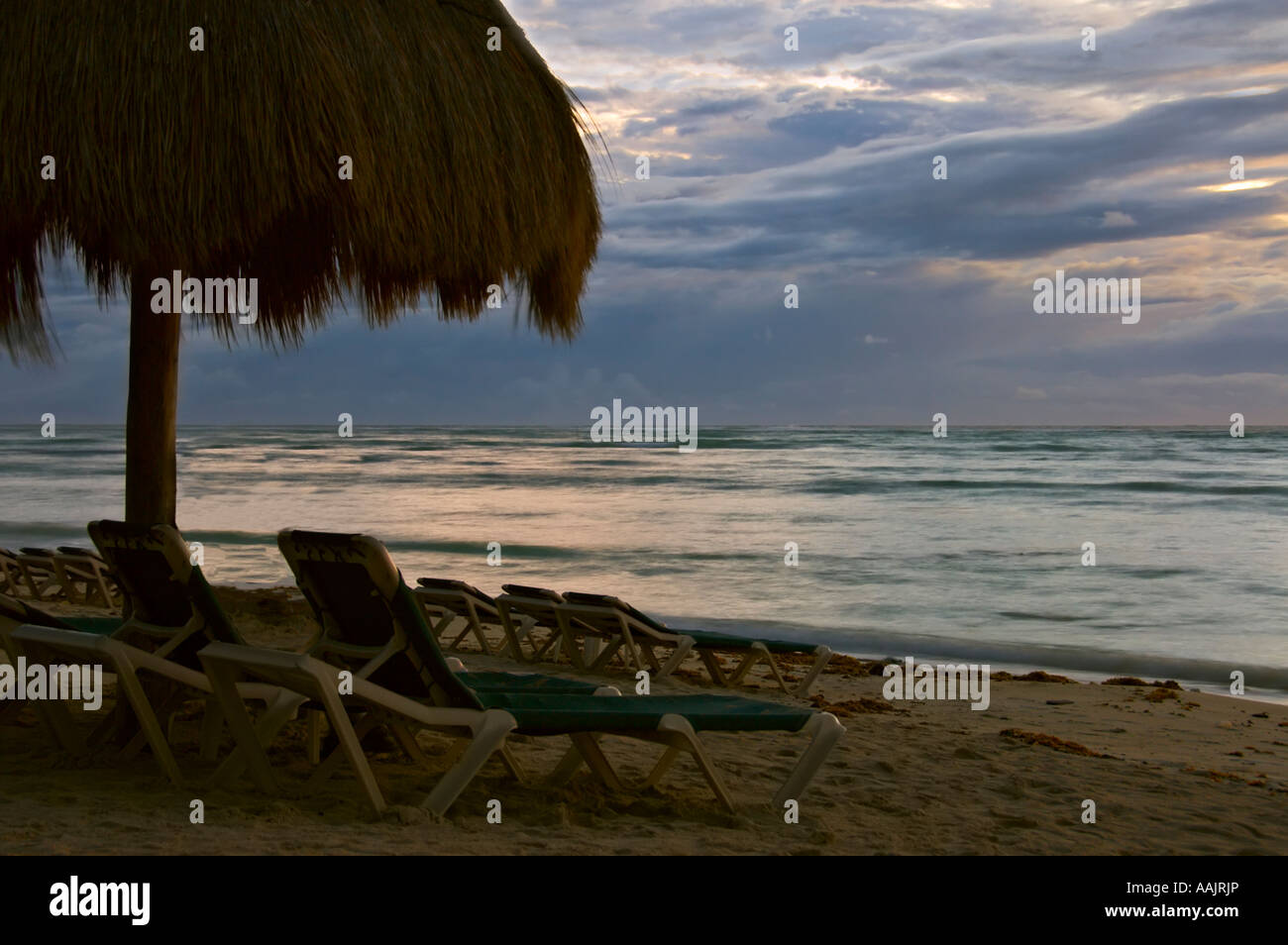 Seascape coastal beach blue view hi-res stock photography and images ...