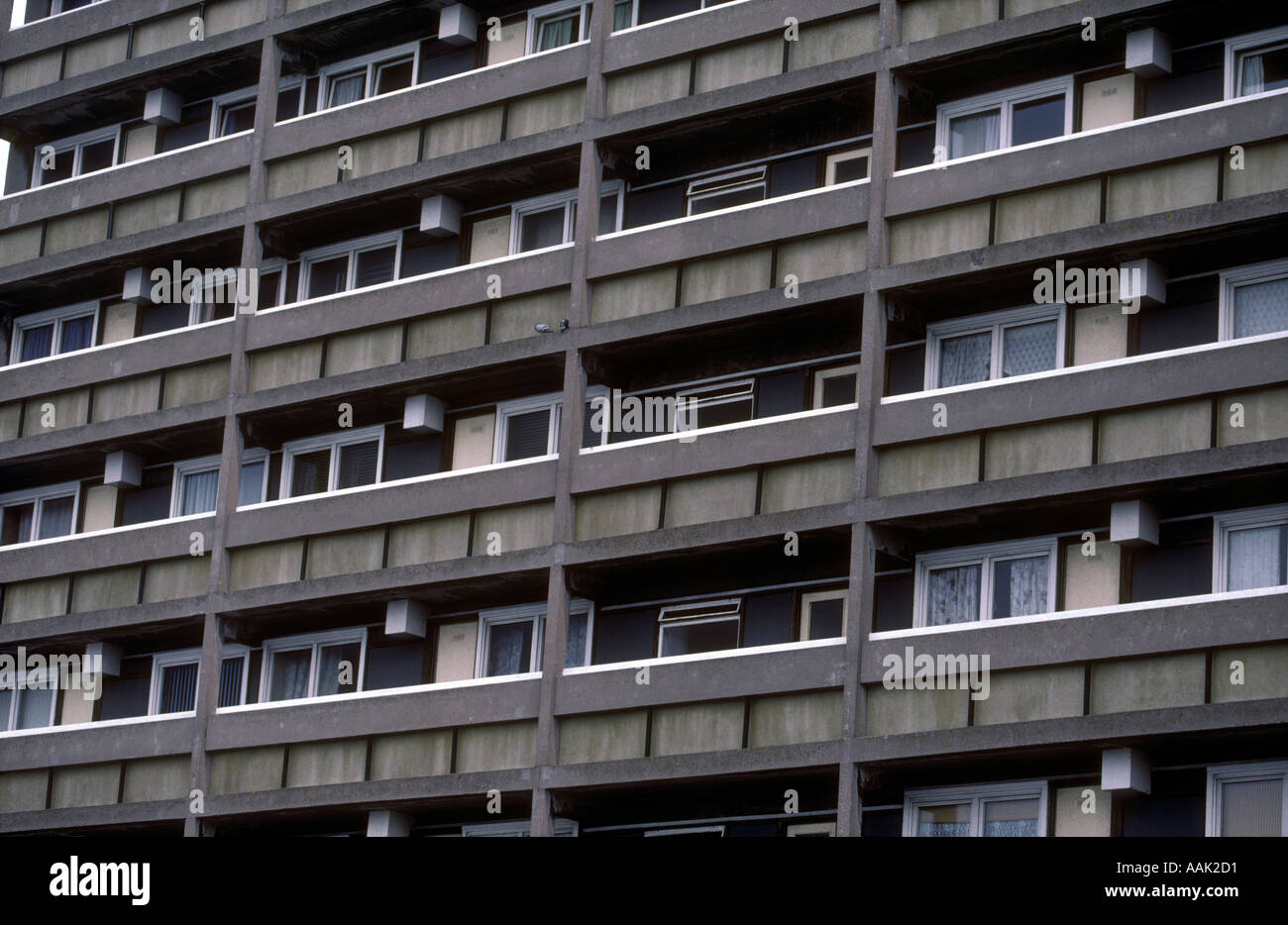 Ugly apartment tower block building hi-res stock photography and images ...