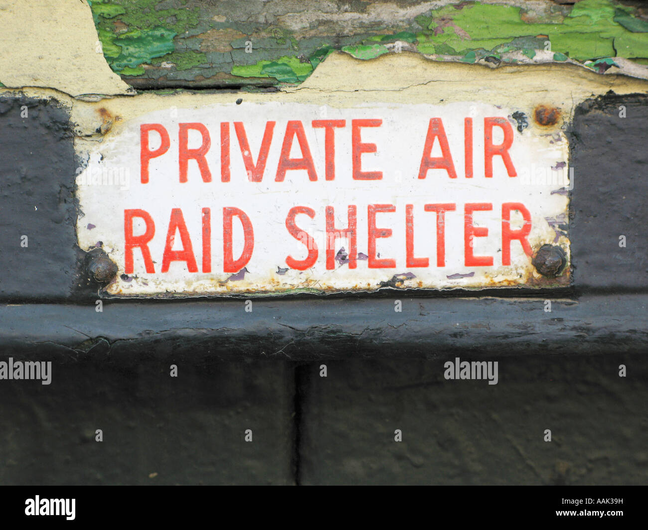 Air raid shelter sign hi-res stock photography and images - Alamy
