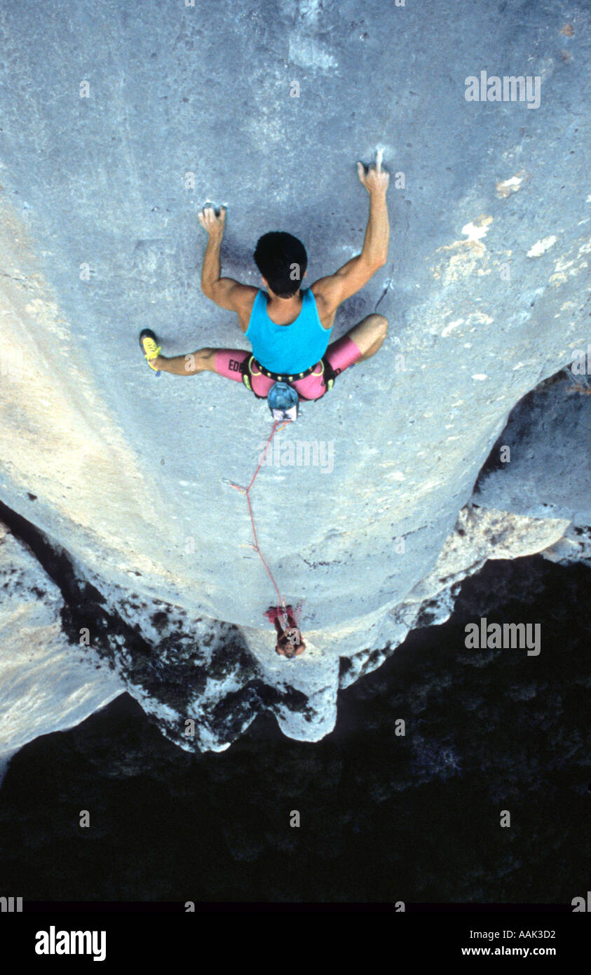 Professional male rock climber hi-res stock photography and images - Alamy