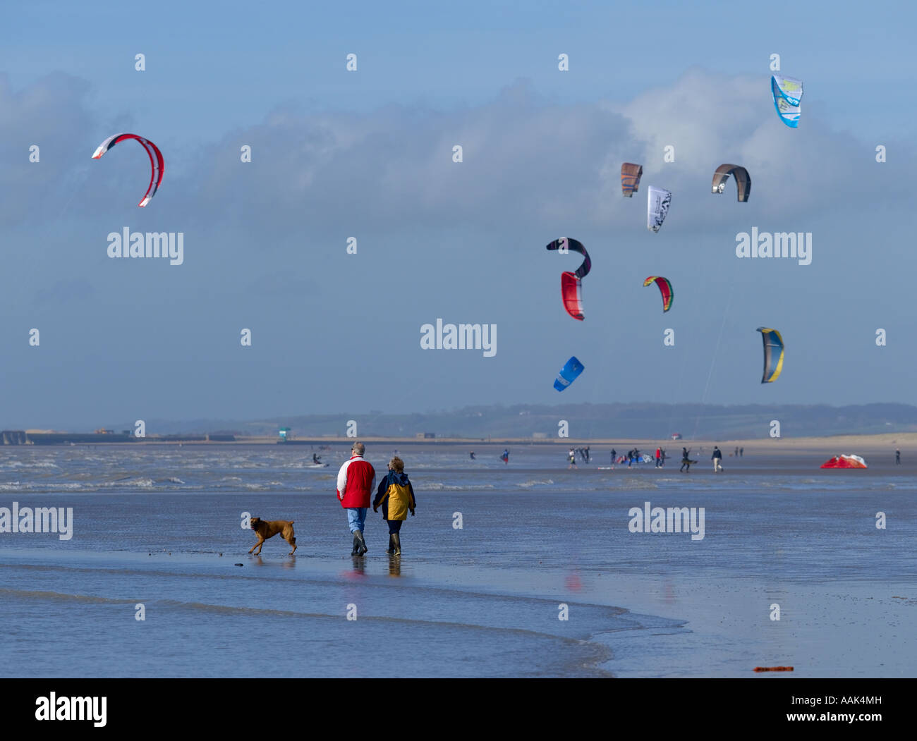 Extreme Sports Kite Boarding & Buggy Sailing Stock Photo - Alamy