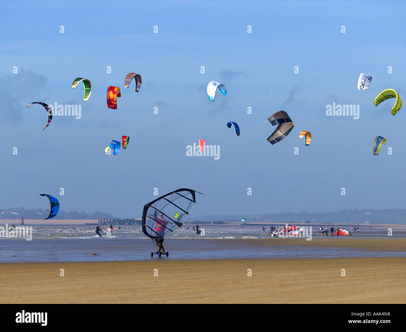 Extreme Sports Kite Boarding & Buggy Sailing Stock Photo - Alamy