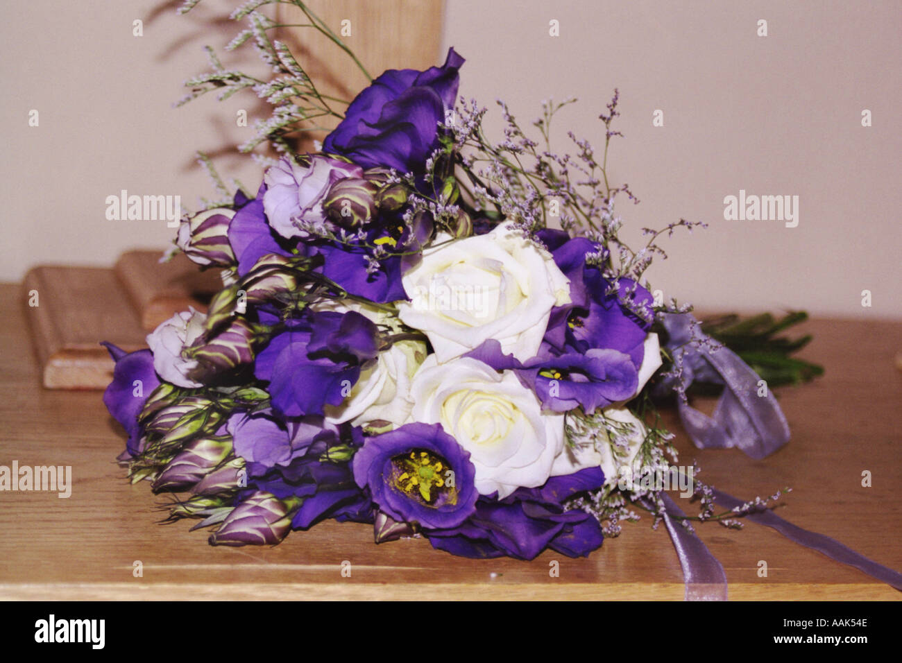 Connected flowers hi-res stock photography and images - Alamy