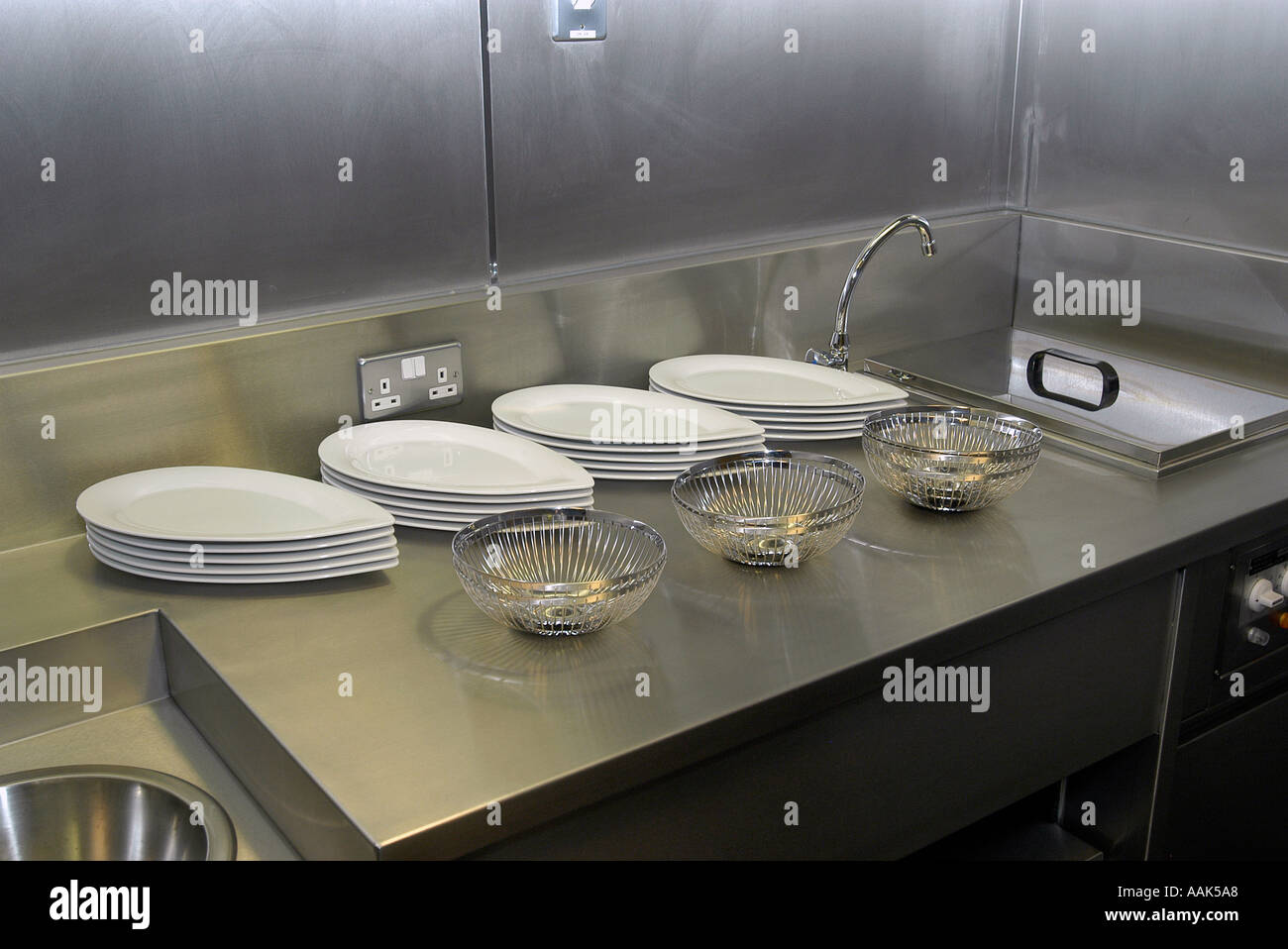Interior of a modern hotel kitchen Stock Photo - Alamy