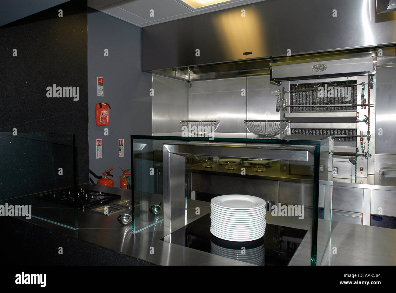 Interior of a modern hotel kitchen Stock Photo - Alamy