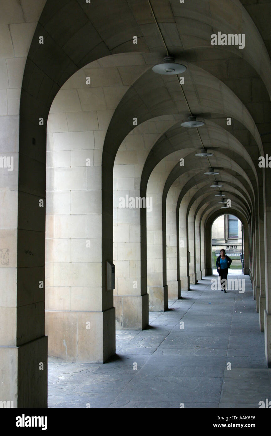 Manchester city centre arch walkway hi-res stock photography and images ...