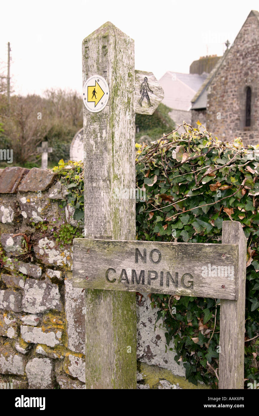 no camping sign Stock Photo - Alamy