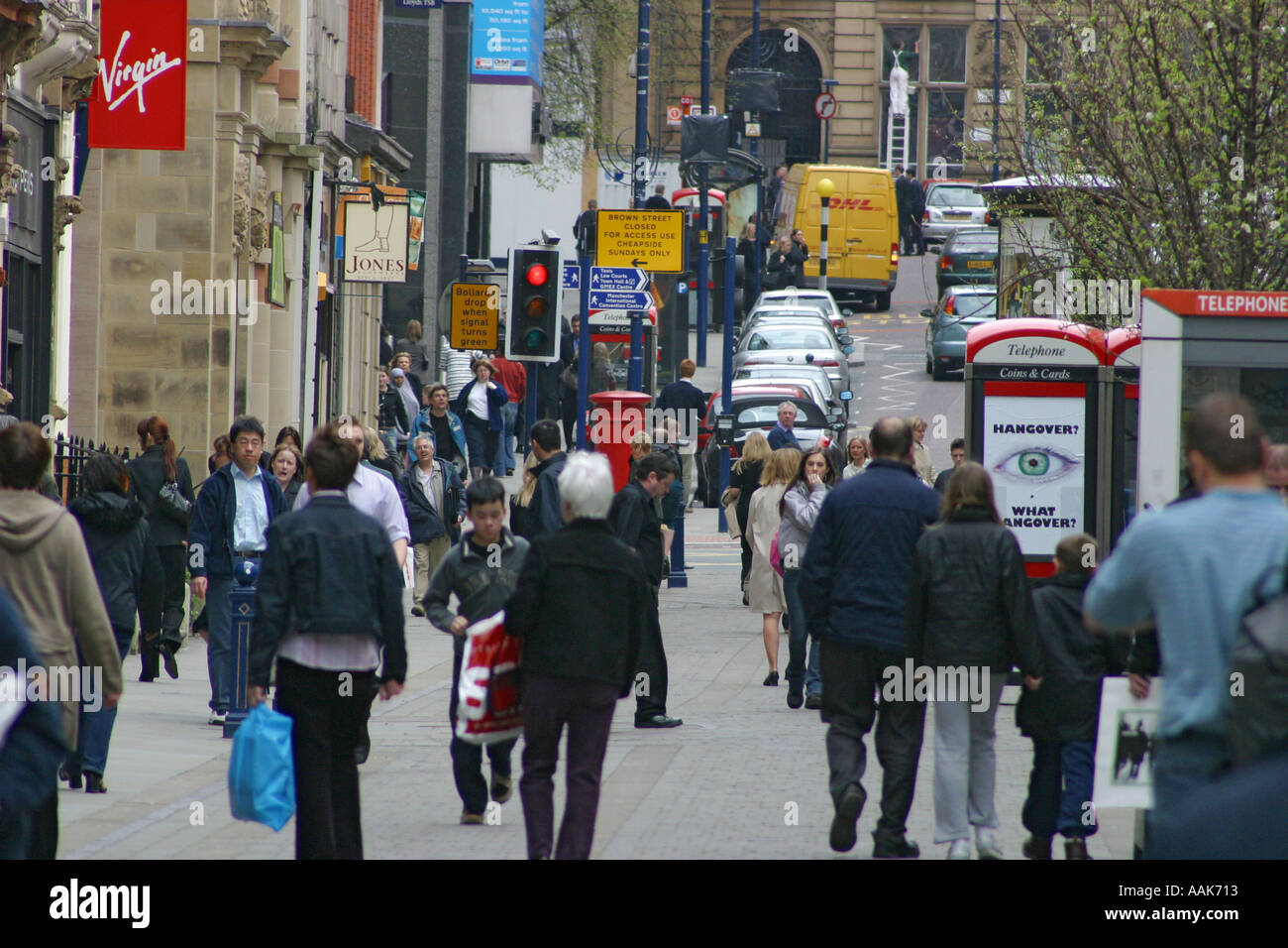 Manchester high street shoppers hi-res stock photography and images - Alamy