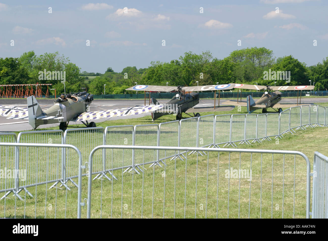 Air show biplane ww1 hi-res stock photography and images - Alamy