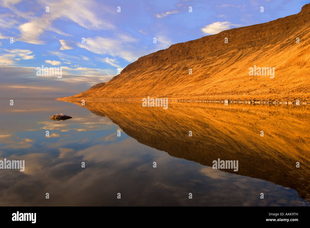 Lake abert and abert rim hi-res stock photography and images - Alamy