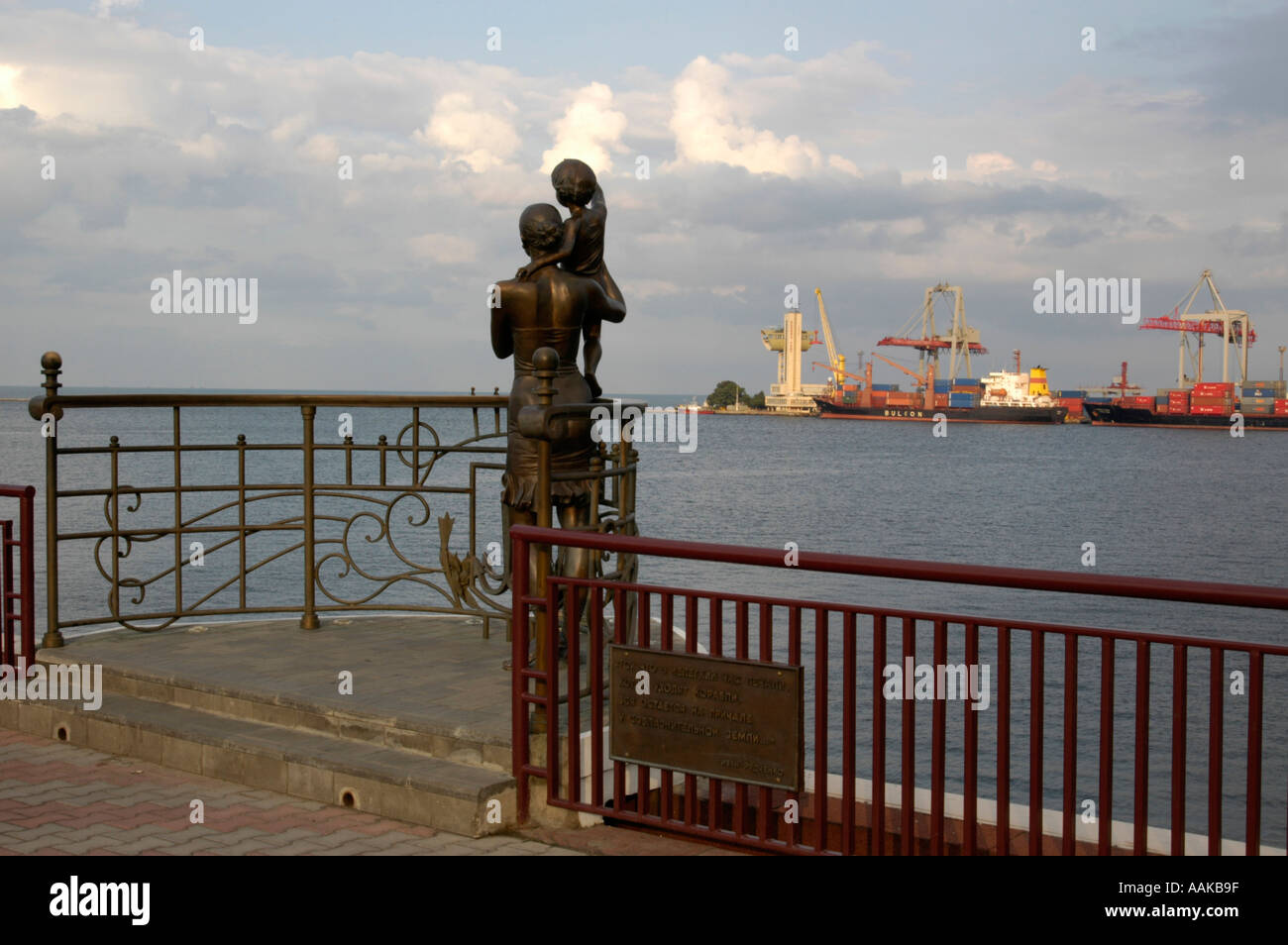 Odessa, harbour, statue wife of a sailor with child Stock Photo - Alamy