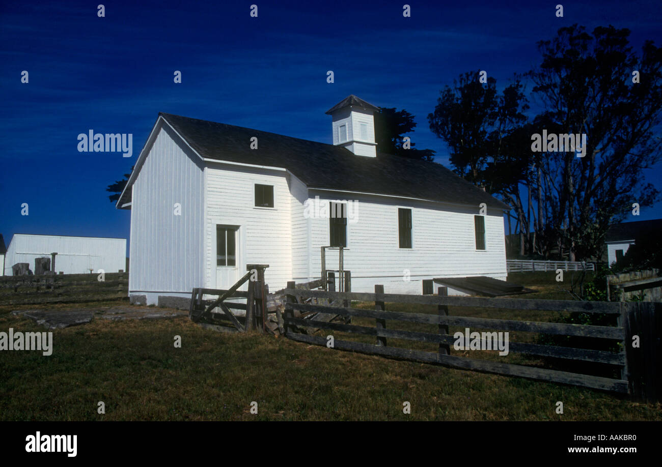 old farmhouse in state of disrepair California Stock Photo - Alamy