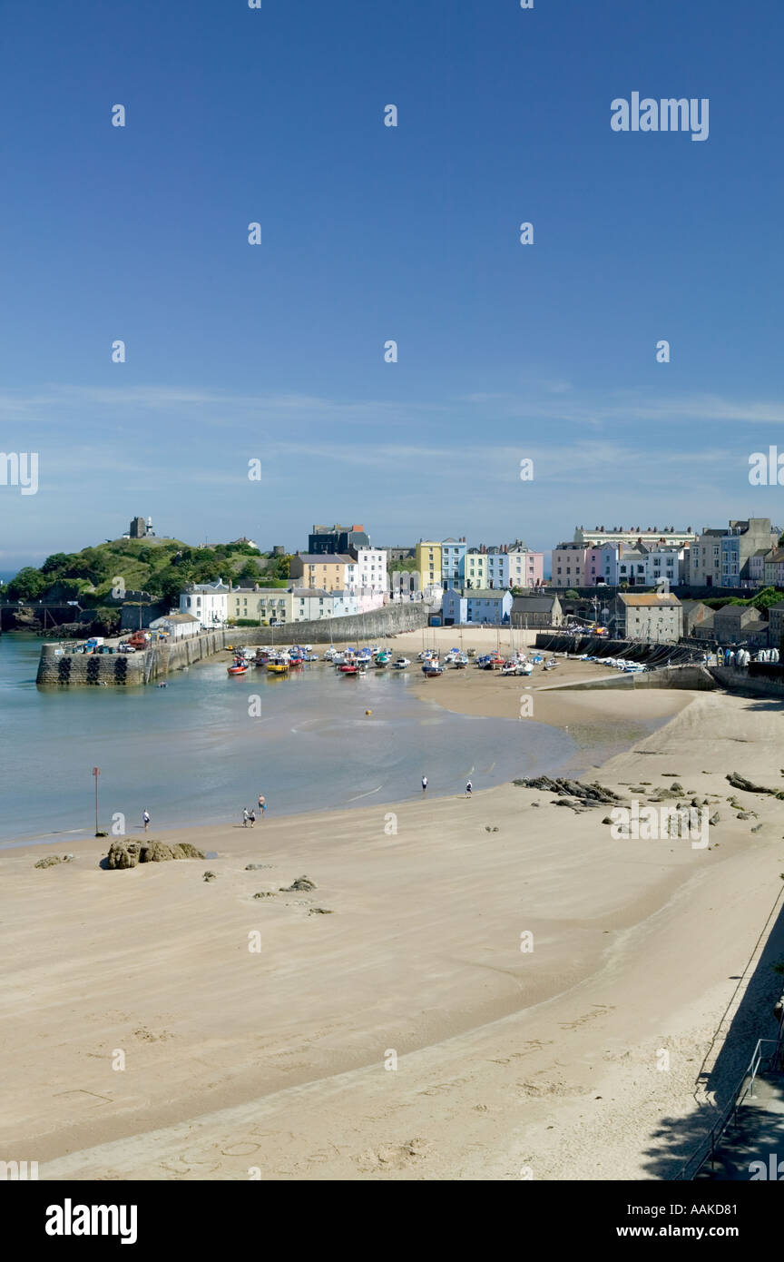 Harbour beach tenby goskar rock hi-res stock photography and images - Alamy