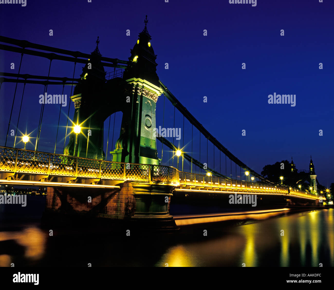 Hammersmith suspension bridge hi-res stock photography and images - Alamy