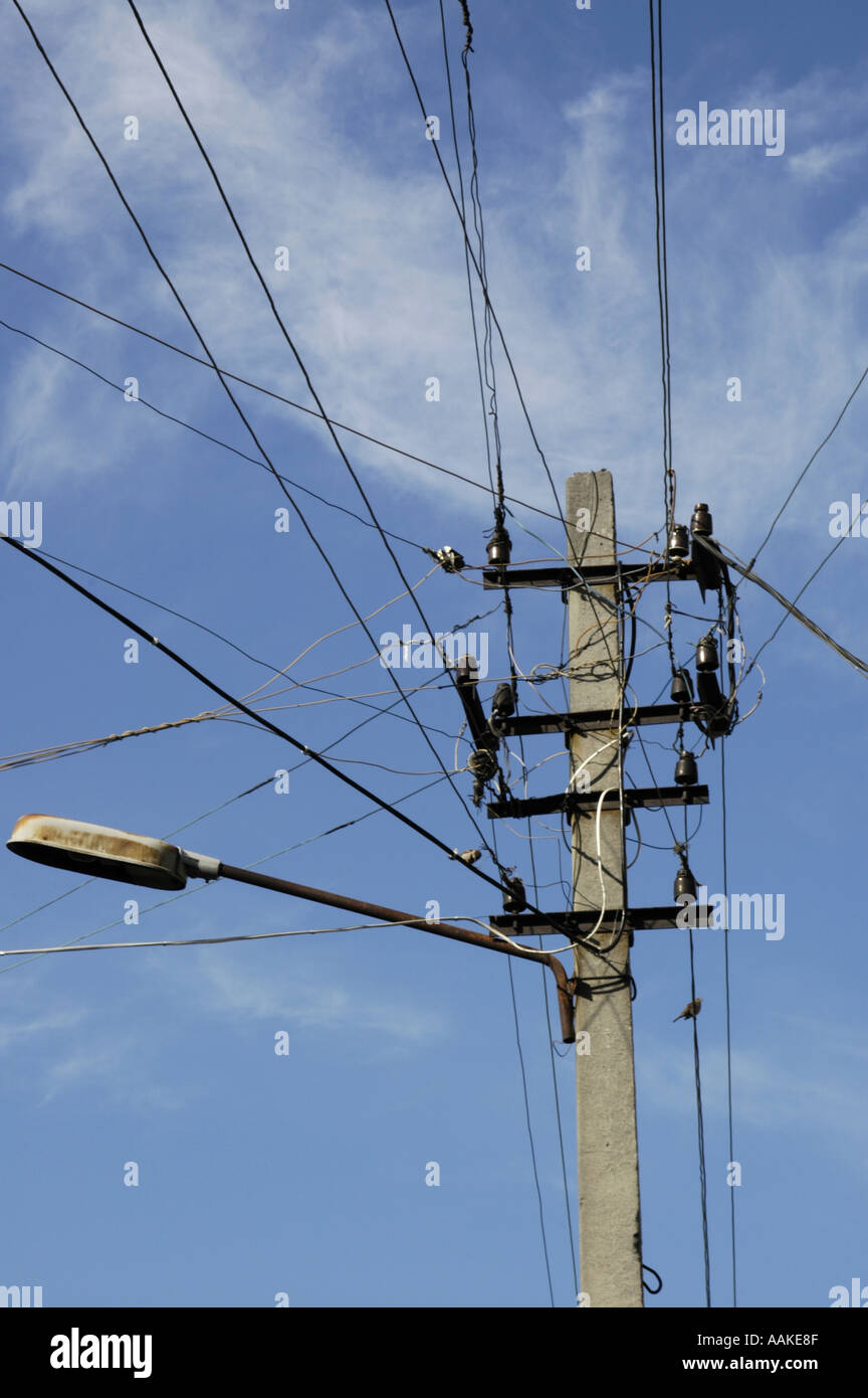 Street light power cable pole hi-res stock photography and images - Alamy
