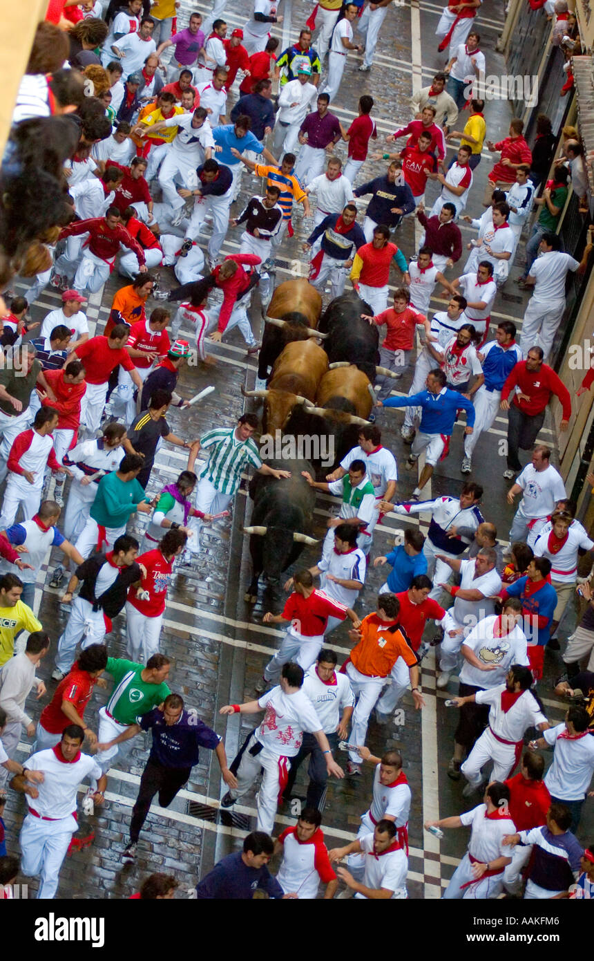 Running of The Bulls in Calle Estafeta, Fiesta de San Fermin (Encierro ...