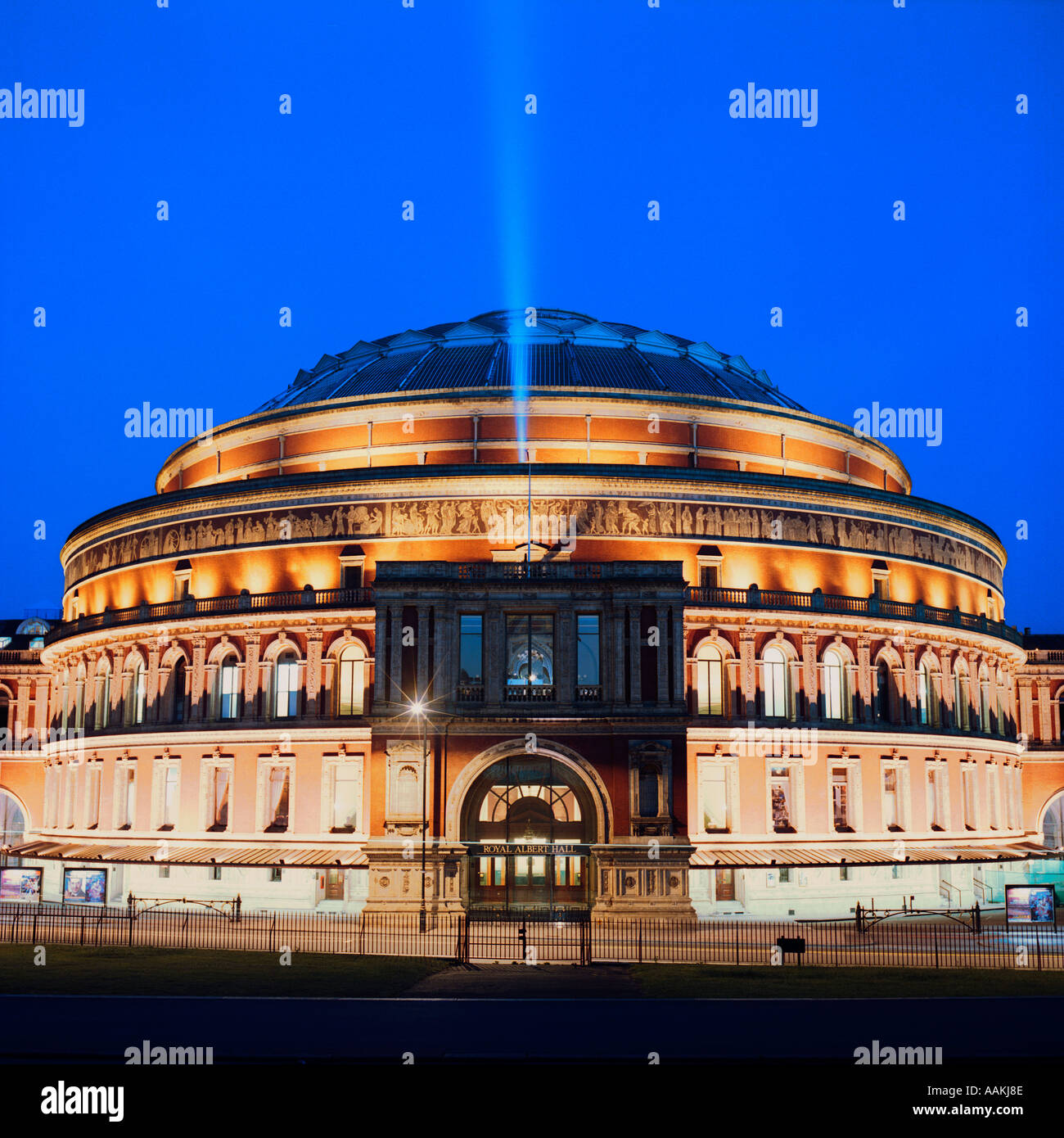 Royal albert hall exterior night hi-res stock photography and images ...