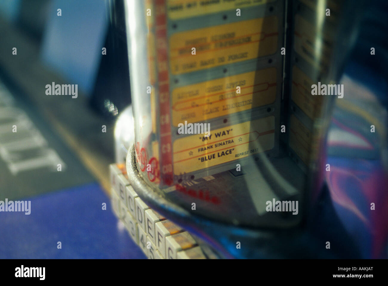 INDIVIDUAL BOOTH JUKEBOX SHOWING MY WAY BY FRANK SINATRA AS A SELECTION ...