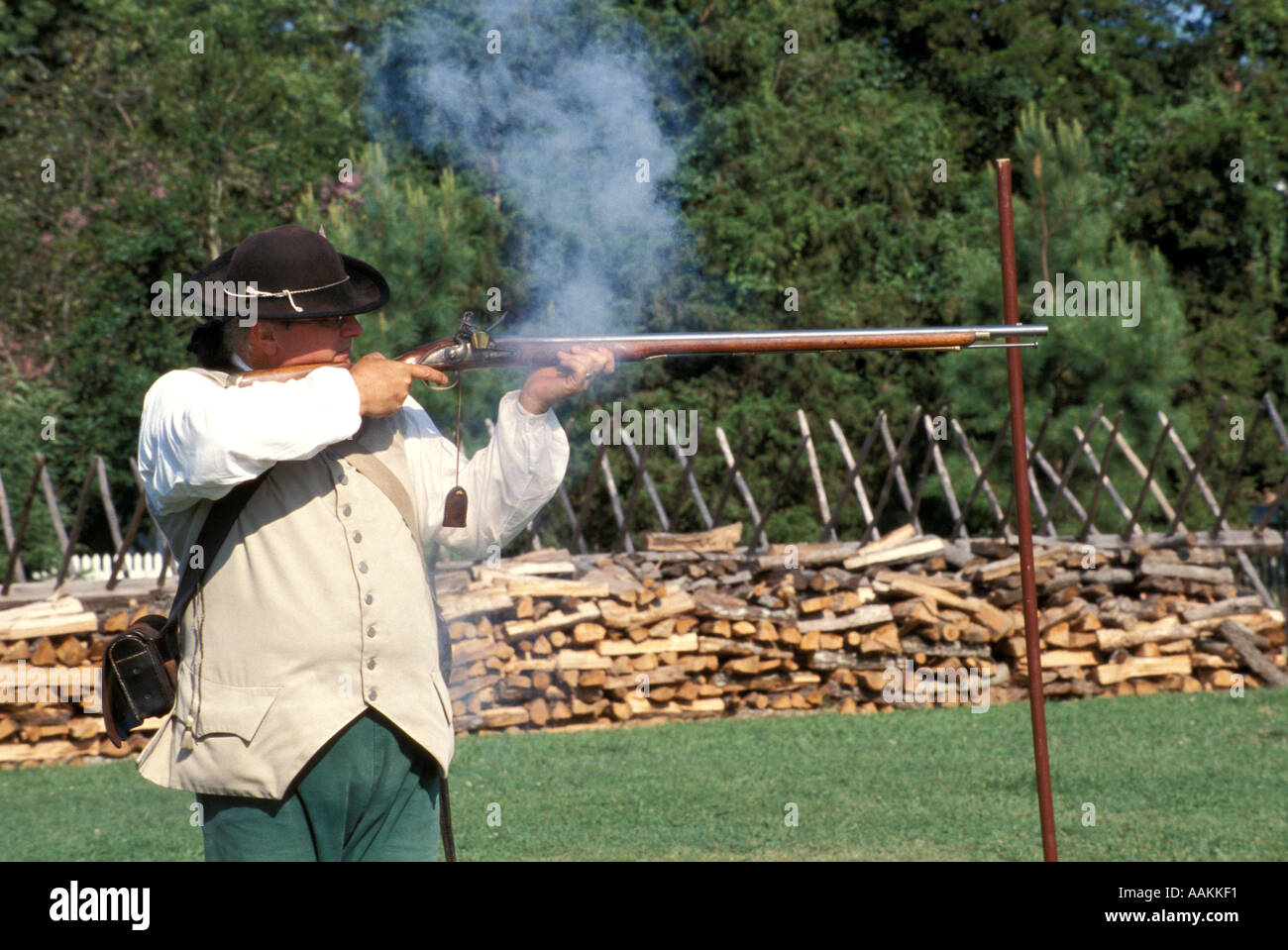 Musket firing hi-res stock photography and images - Alamy