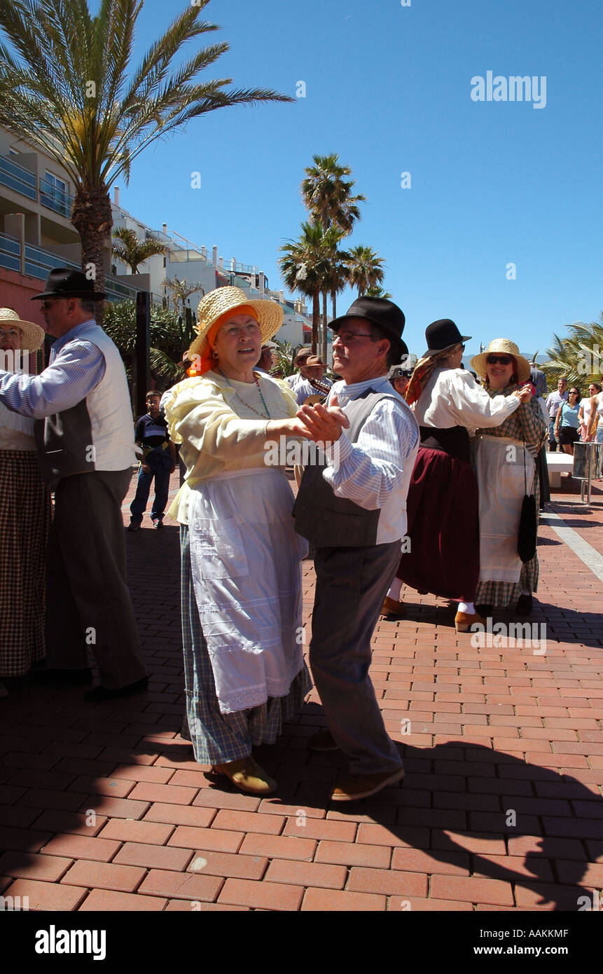 Spanish couple dancing street costume hi-res stock photography and ...
