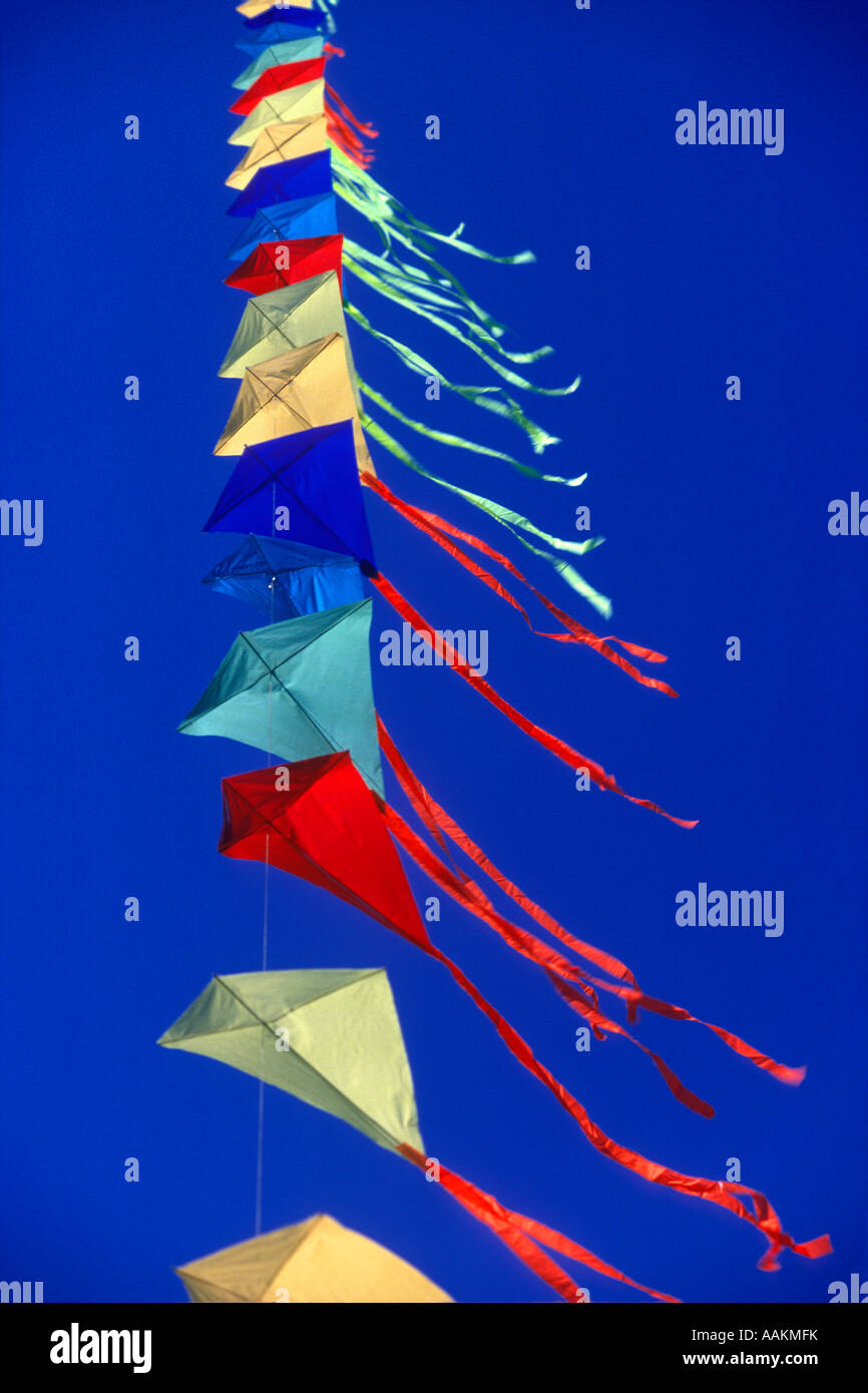 STRING OF PRIMARY COLORED KITES FLYING TOGETHER Stock Photo - Alamy