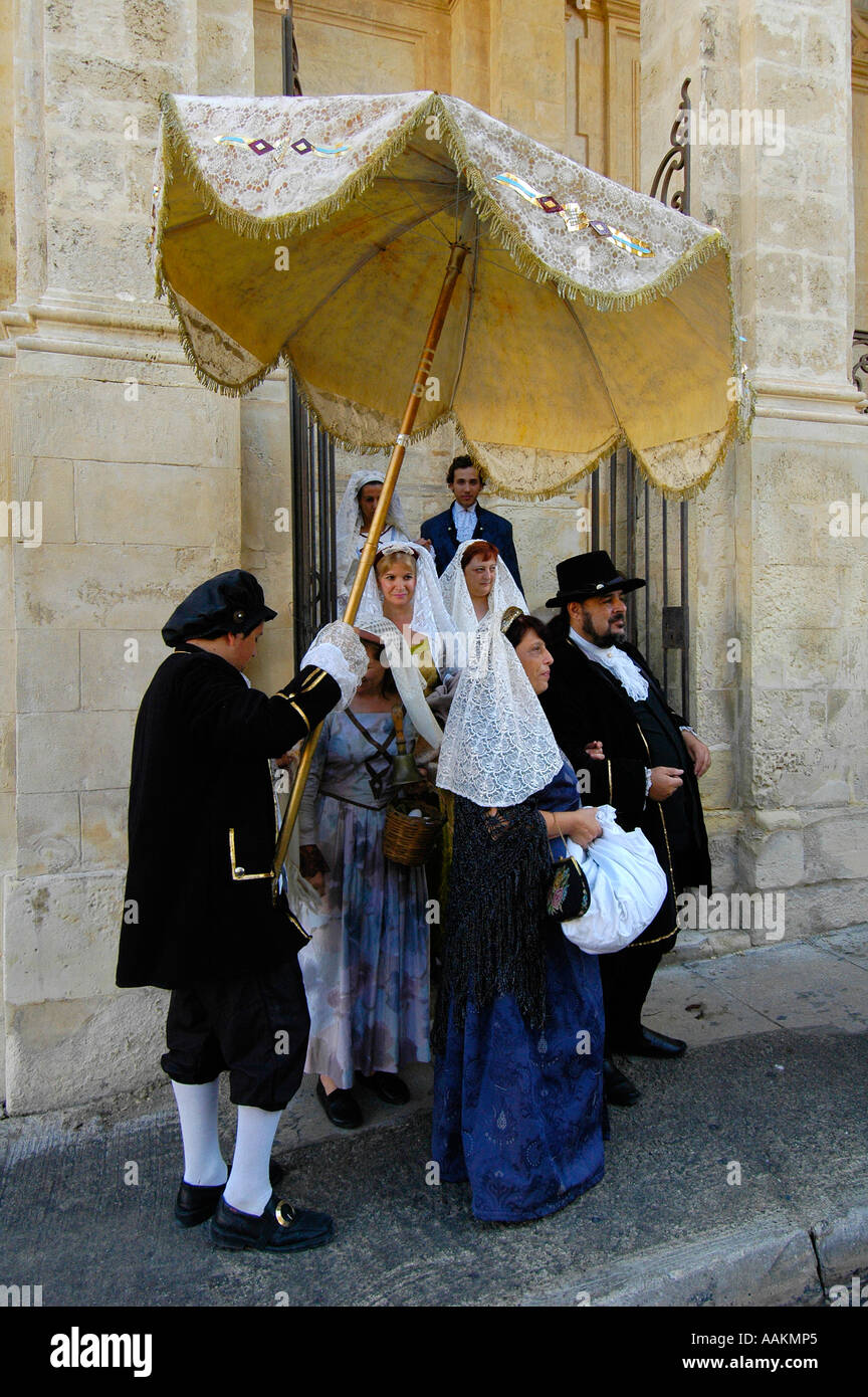 Medieval wedding dress hi-res stock photography and images - Alamy