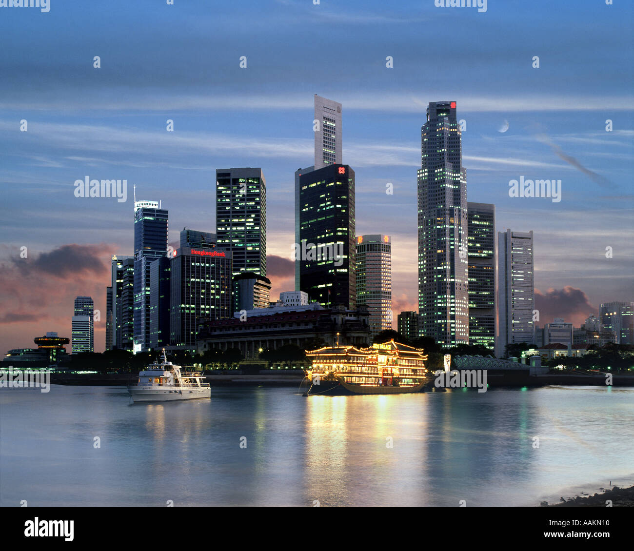 Night moon over singapore hi-res stock photography and images - Alamy