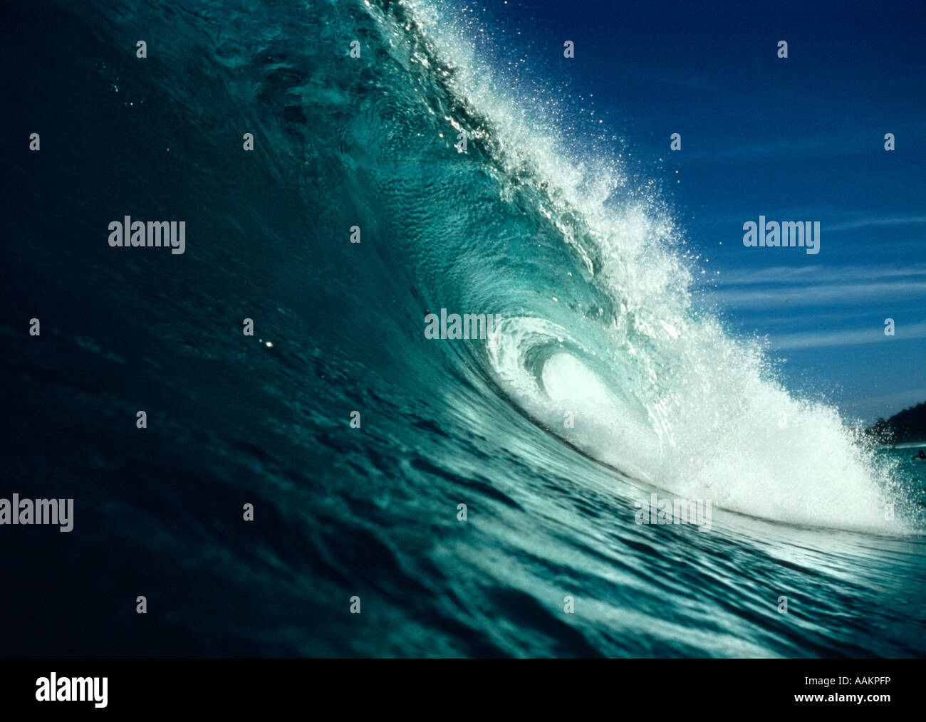 CURL OF BREAKING OCEAN WAVE Stock Photo - Alamy