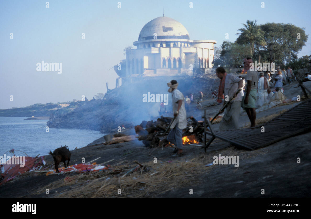 River Life – Cremating the Dead - ‘Devil’s Water – Death on the Ganga ...