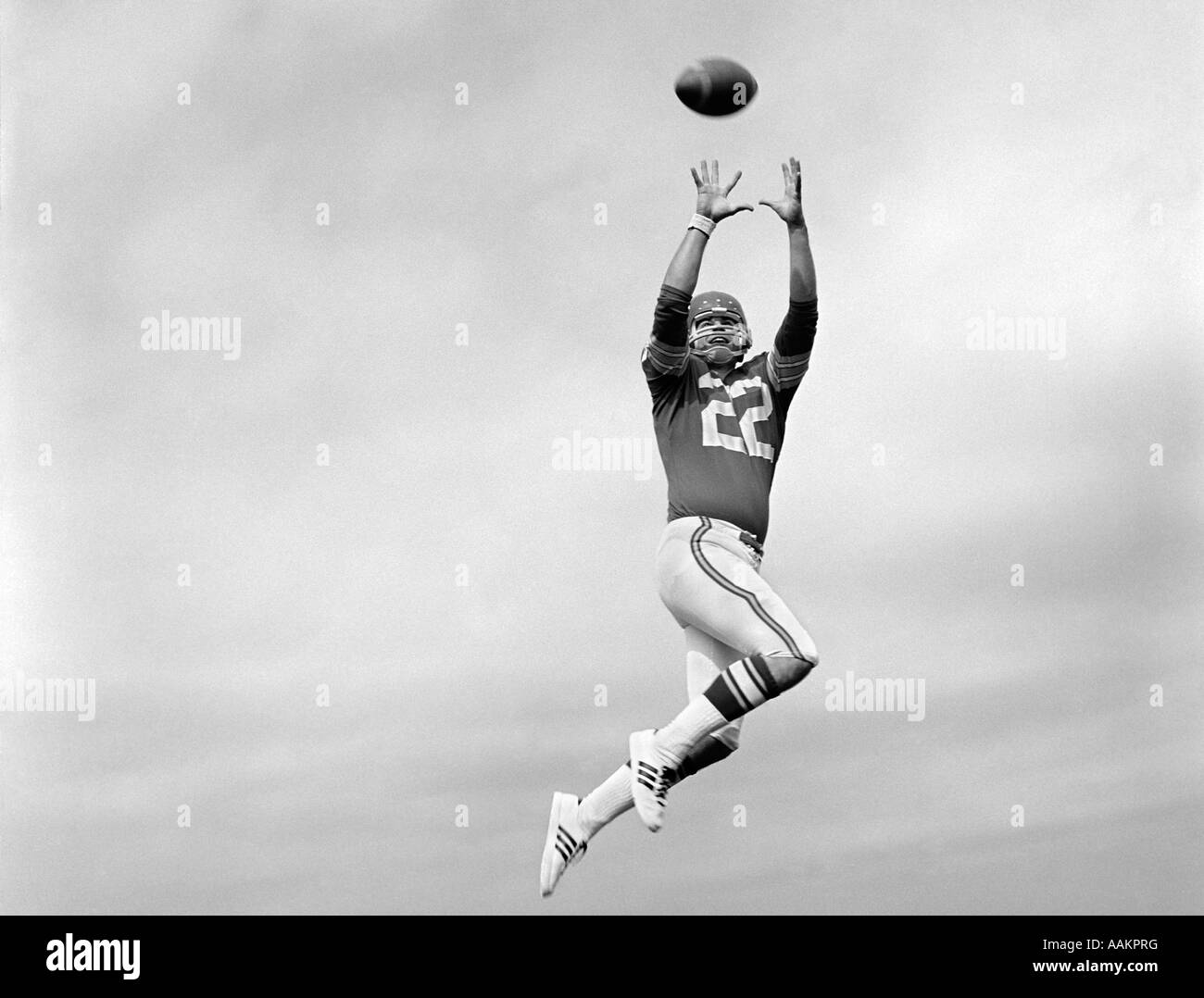 Old vintage american football player hi-res stock photography and ...