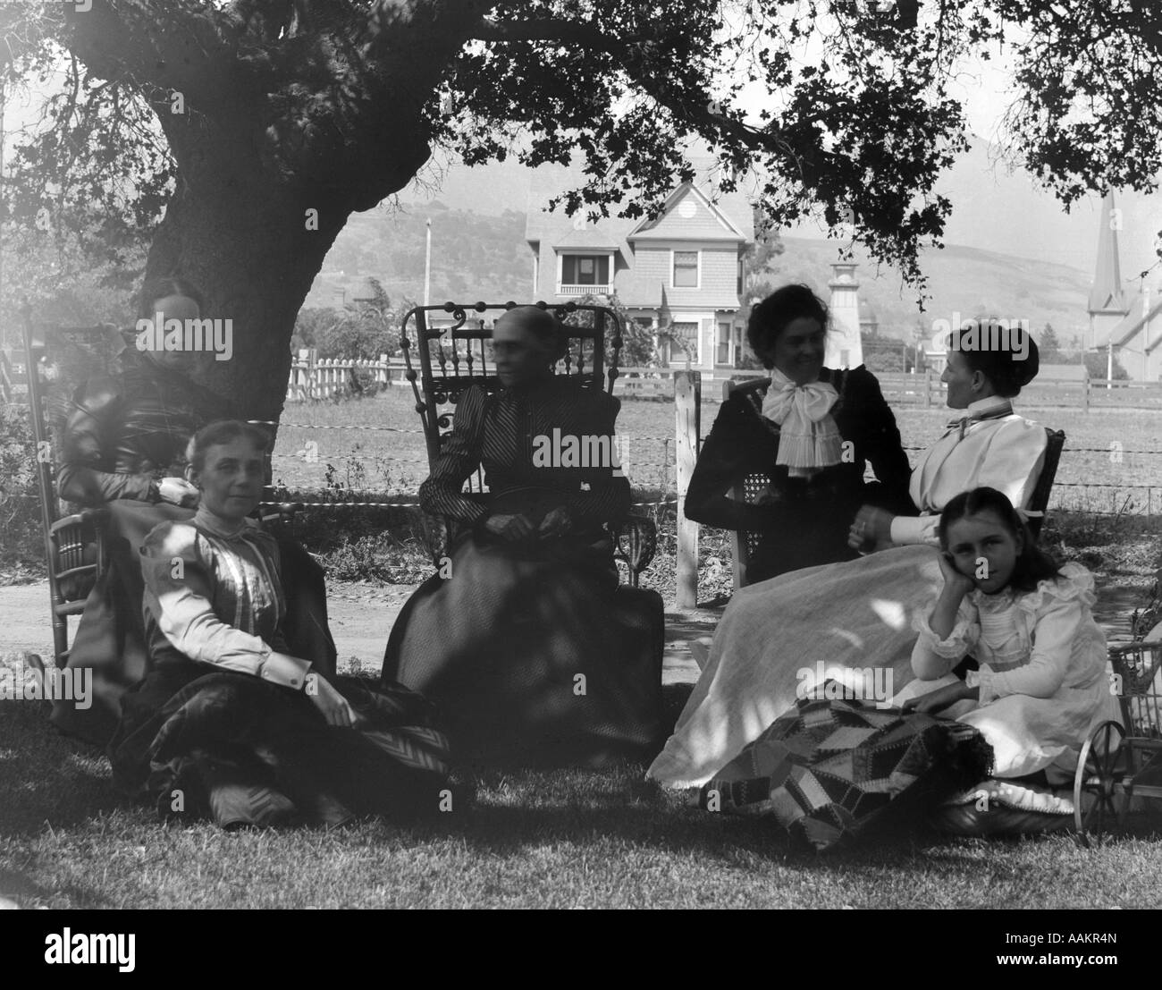 Sitting woman child on Black and White Stock Photos & Images - Alamy