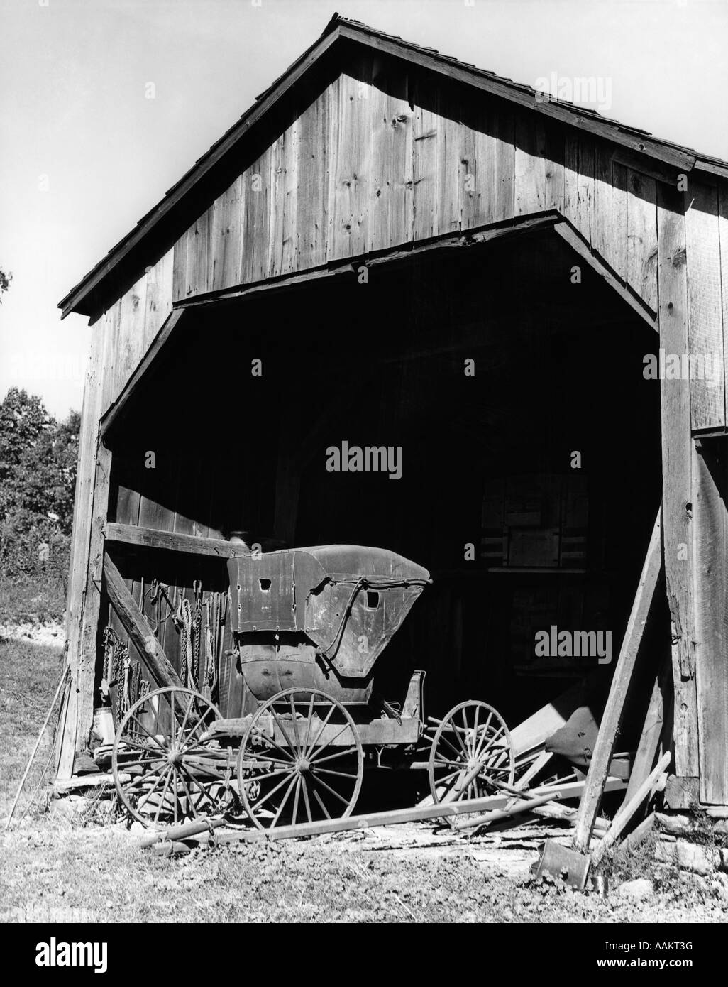 Old fashioned farm hi-res stock photography and images - Alamy