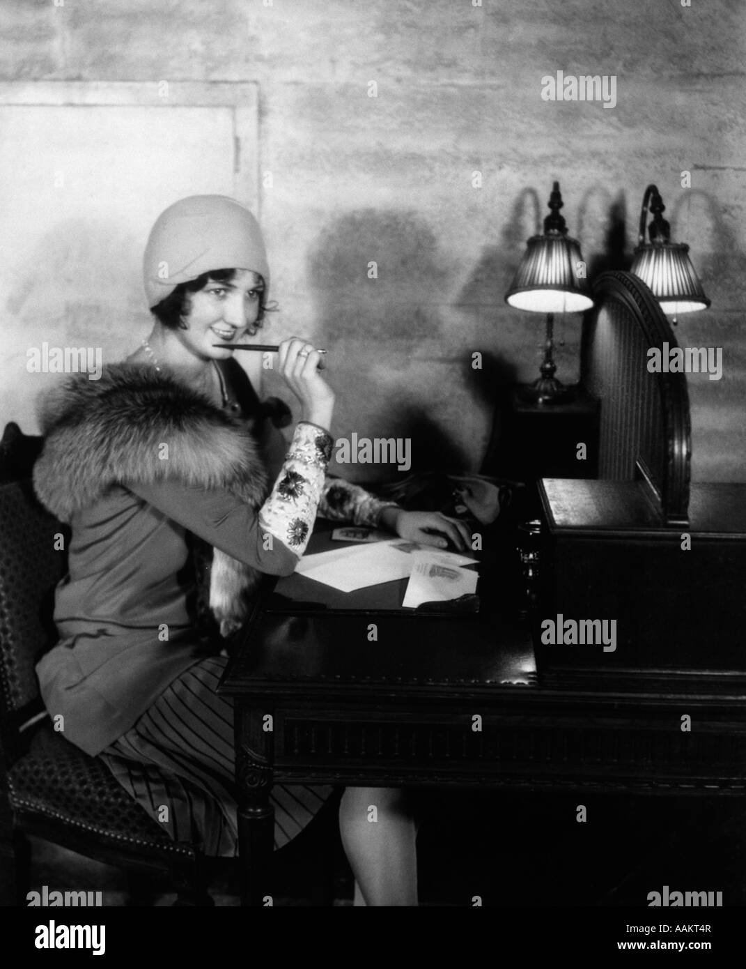 1920s lamp hi-res stock photography and images - Alamy