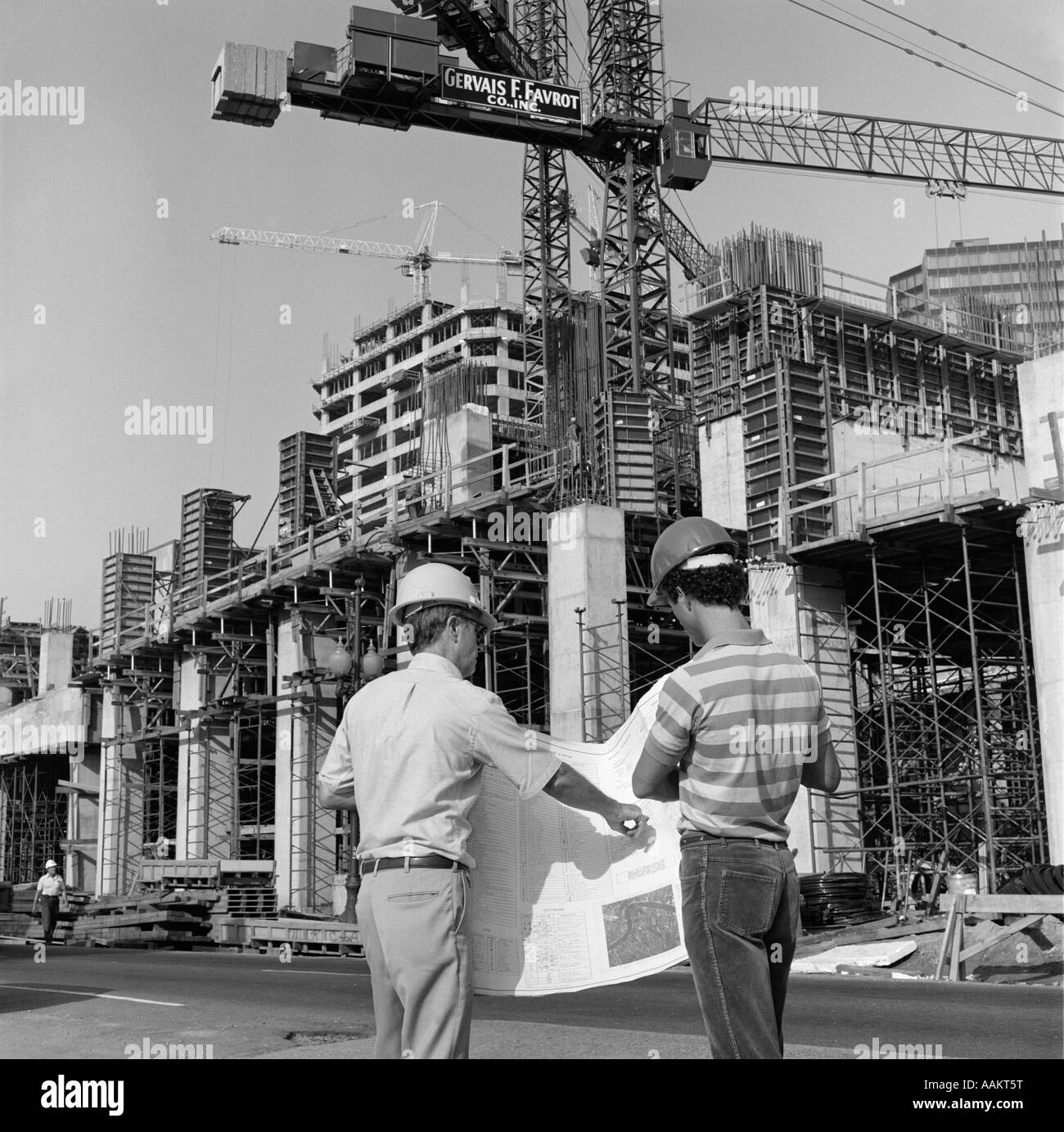 Looking over building Black and White Stock Photos & Images - Alamy