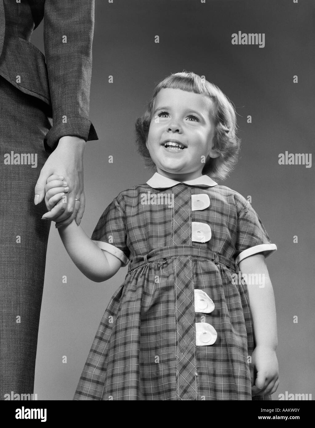 1950s child holding hands hi-res stock photography and images - Alamy