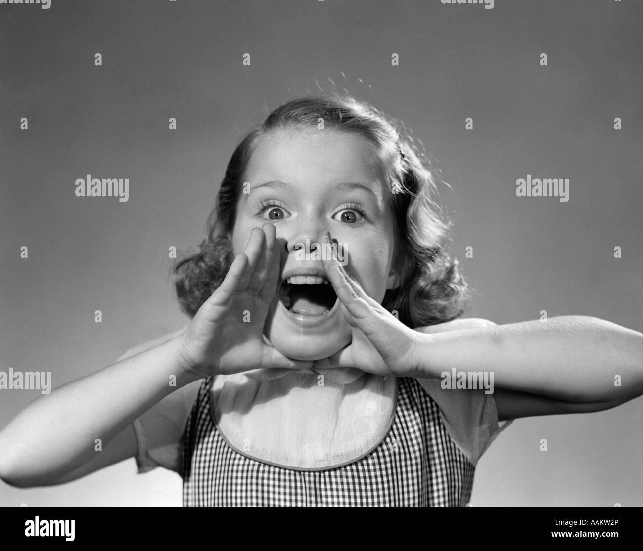 Hands cupped around mouth hi-res stock photography and images - Alamy