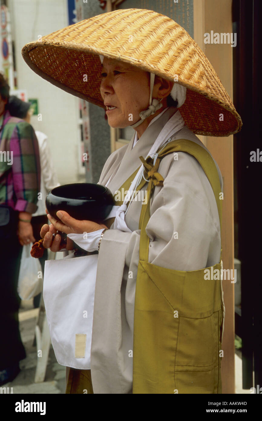 Japan, buddhist, nun hi-res stock photography and images - Alamy