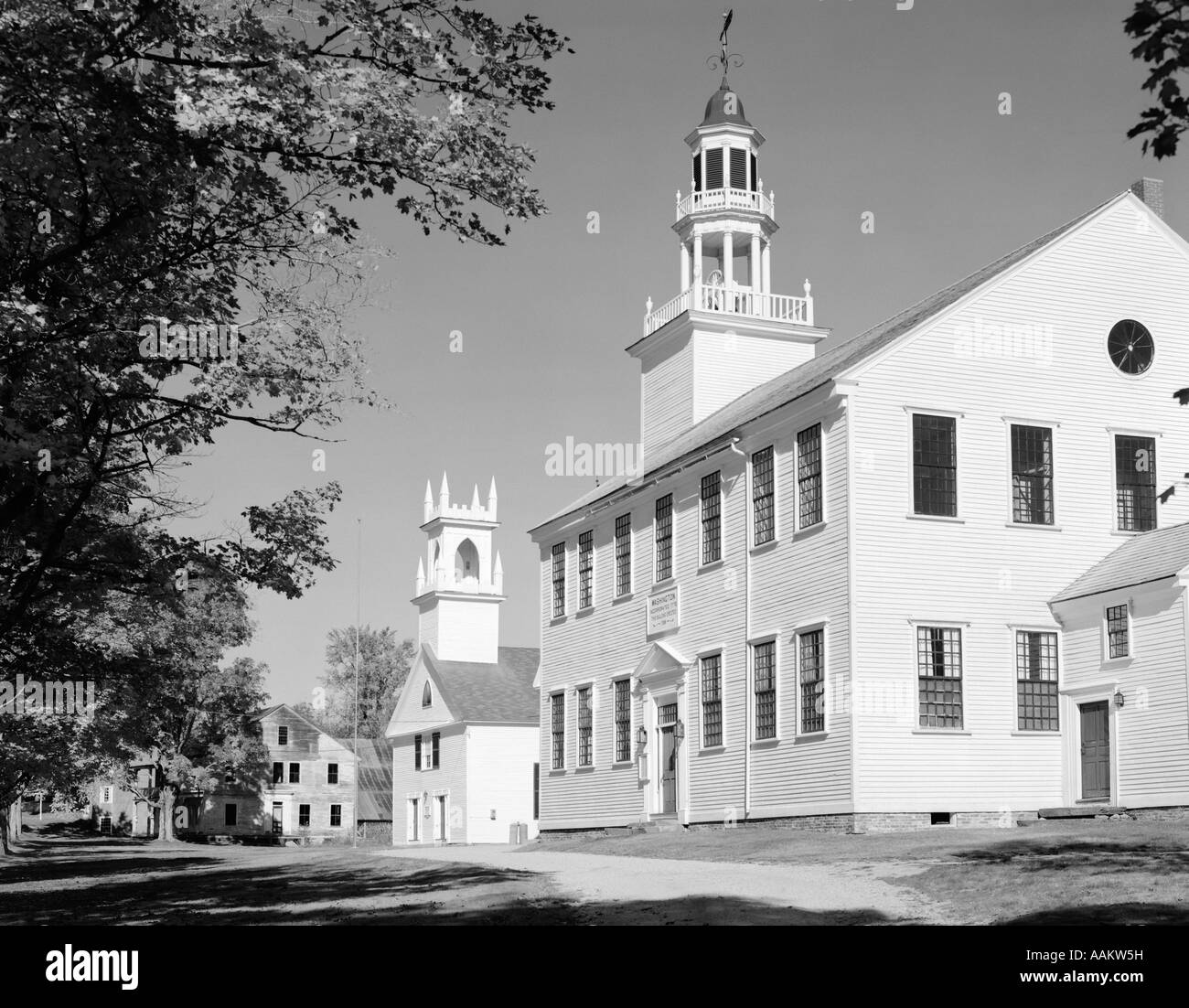 Village england 1950s hi-res stock photography and images - Alamy