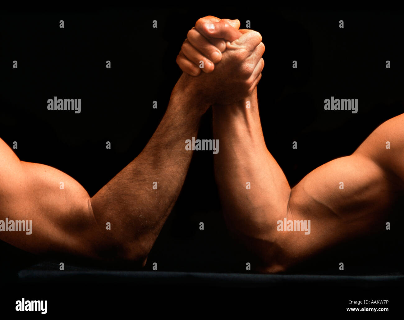 1980s ARMS OF TWO STRONG MEN ARM WRESTLING Stock Photo - Alamy