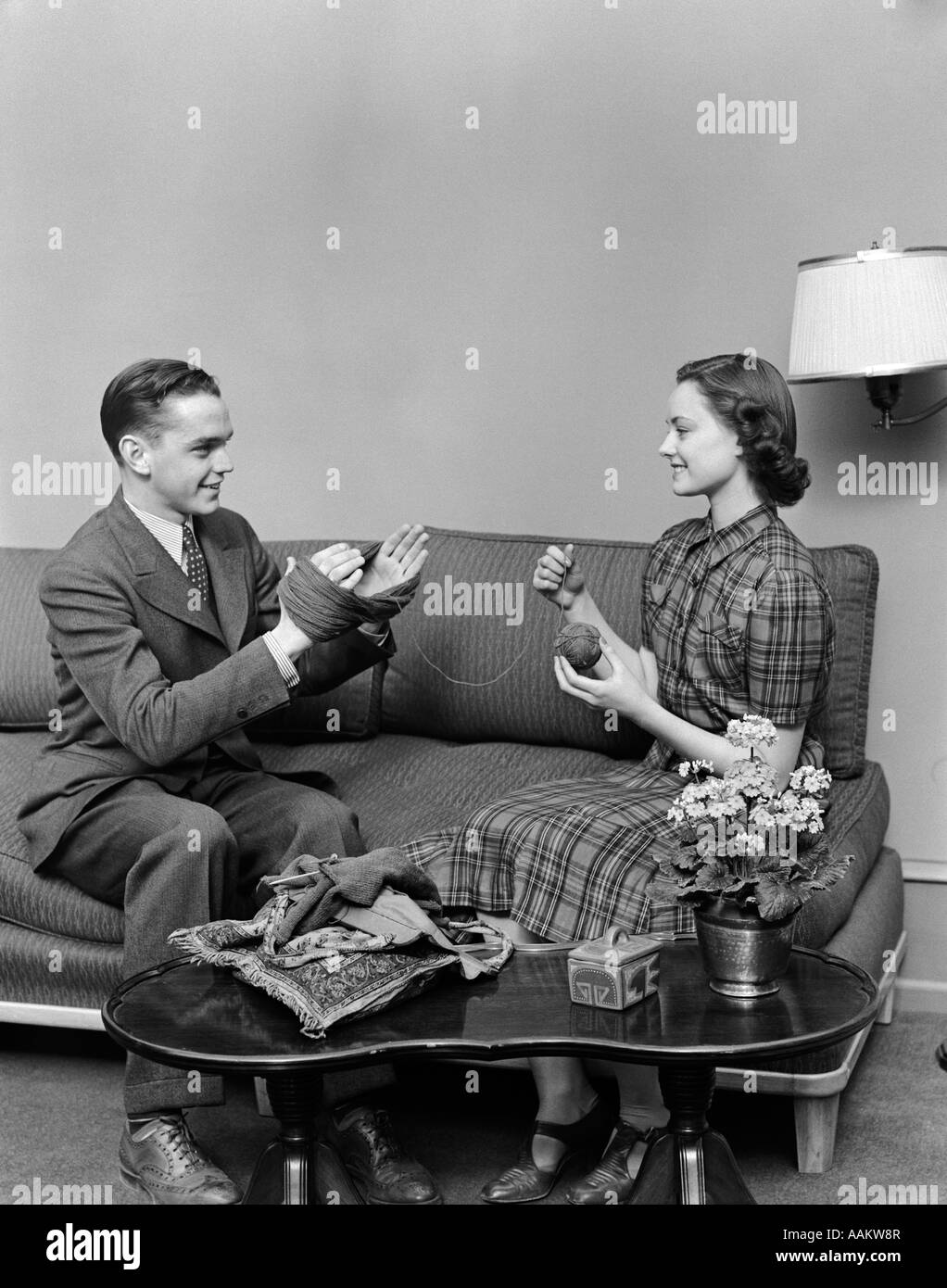 1940s couple man woman sitting hi-res stock photography and images - Alamy